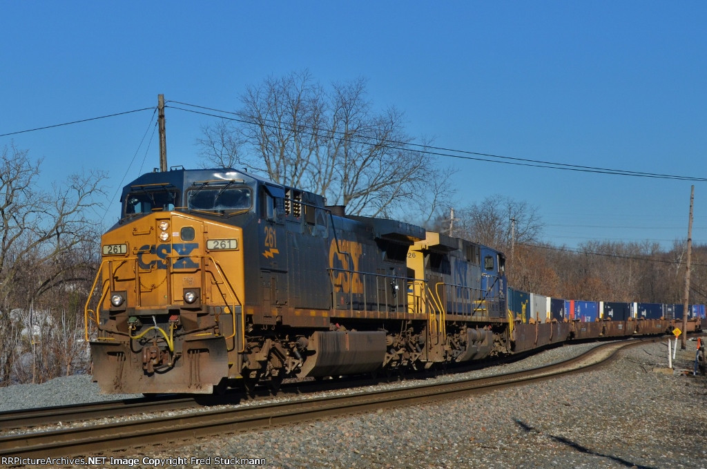 CSX 261 leads Q137.